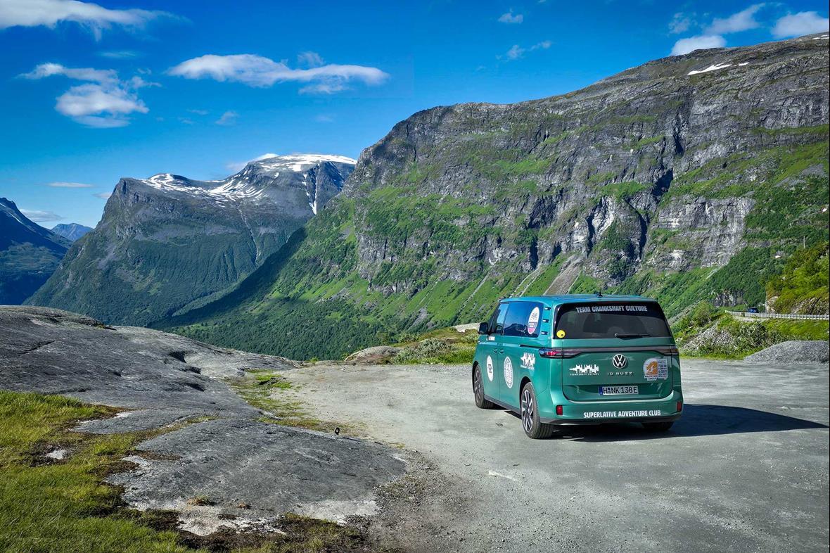 Real-Life Comparison: 2025 Volkswagen ID. Buzz EV from North America vs ...